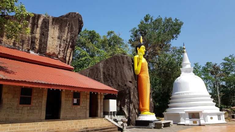 Découverte du temple Yatagala Raja Maha Viharaya à Unawatuna